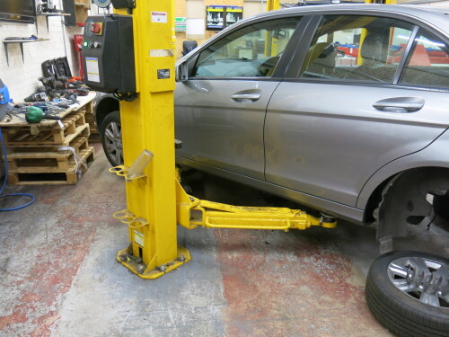 Bradbury 4000kg 2 Post Lift, Model EPCO H2403G, S/N 2G4Y4374, YOM 2018.