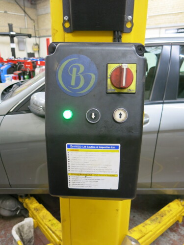 Bradbury 4000kg 2 Post Lift, Model EPCO H2403G, S/N 2G4Y4374, YOM 2018.