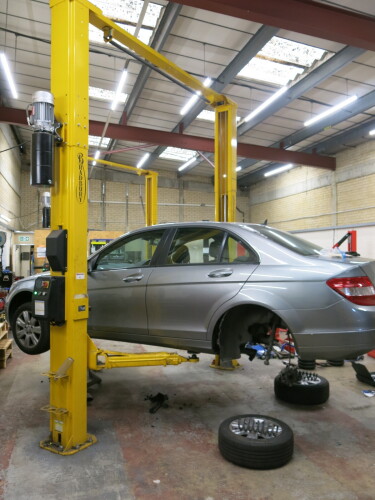 Bradbury 4000kg 2 Post Lift, Model EPCO H2403G, S/N 2G4Y4374, YOM 2018.