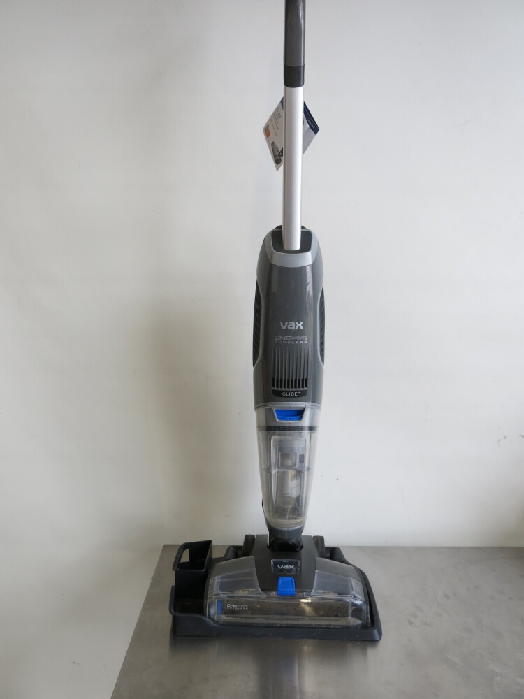 Vax ONE PWR System to Include: 1 x VAX Blade 4 Vacuum Cleaner, 1 x VAX ...
