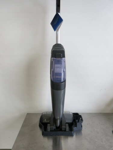 Vax ONE PWR System to Include: 1 x VAX Blade 4 Vacuum Cleaner, 1 x VAX ...