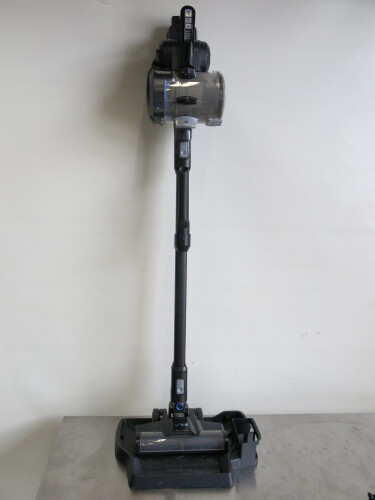 Vax ONE PWR System to Include: 1 x VAX Blade 4 Vacuum Cleaner, 1 x VAX ...