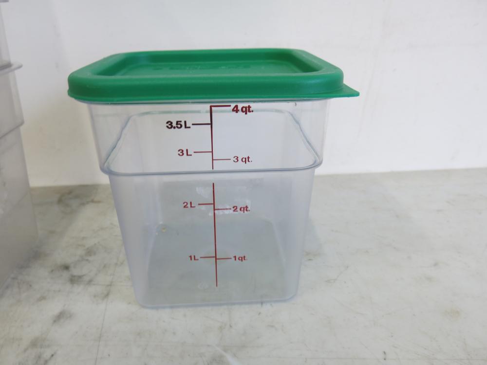 7 x Cambro 4 Quart Square Food Storage Containers with 4 Lids.