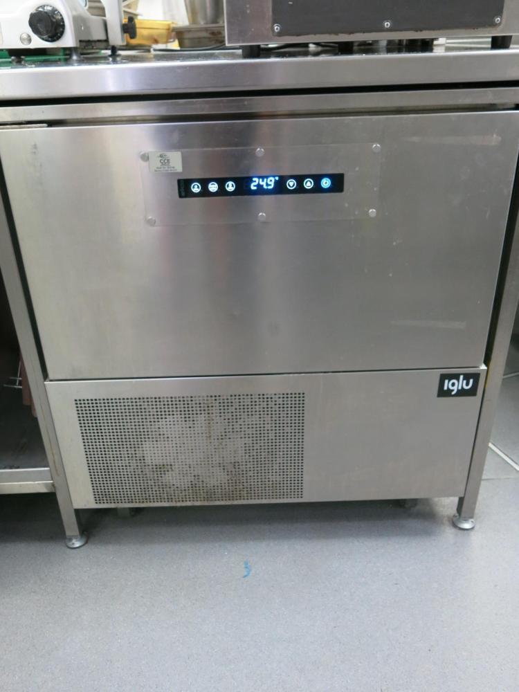 Iglu 5 Tray Counter Blast Chiller, Type AG/5, S/N 160921005. Size H90 x ...