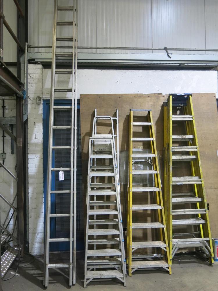 6 x Assorted Sized Ladders & Step Ladders to Include: 1 x 2 Piece ...