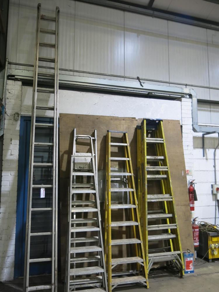 6 x Assorted Sized Ladders & Step Ladders to Include: 1 x 2 Piece ...