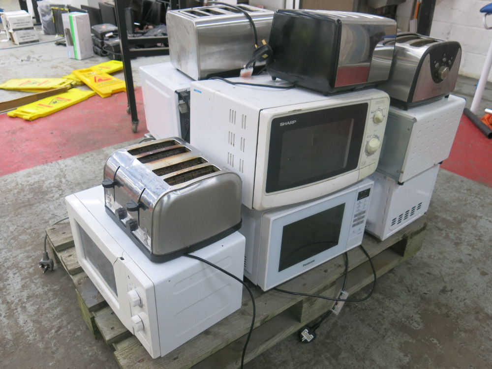 11 x Assorted Domestic Kitchen Items to Include: 6 x Microwaves,1 x ...
