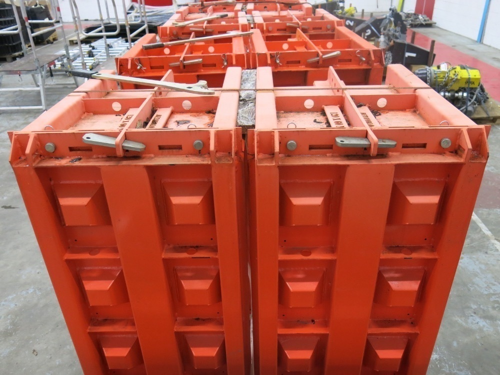 2 x Betonblock Concrete Block Moulds. Size 120 x 60 x 60cm.