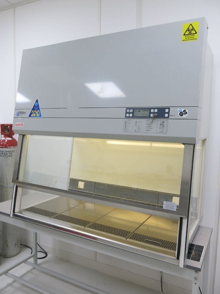Holten Laminair Microbiological Safety Cabinet, Class II, Type S2010 1. ...