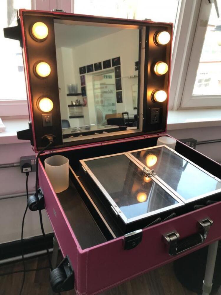 Portable Make Up Professionals Suitcase with Fitted Mirror in Pink ...