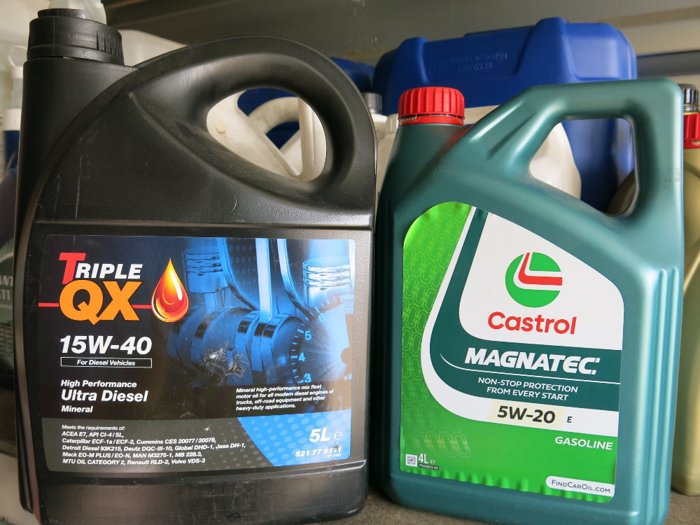 9 x Assorted Engine Oils to Include: 2 x 4L Castrol Magnatec Stop Start ...