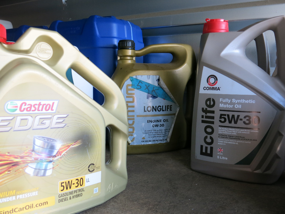 9 x Assorted Engine Oils to Include: 2 x 4L Castrol Magnatec Stop Start ...