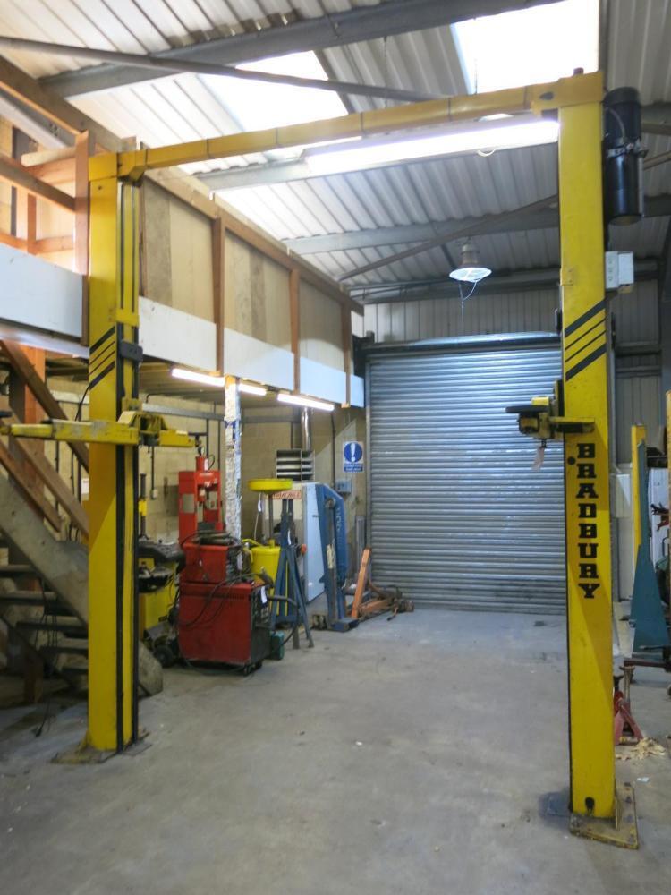 Bradbury 2 Post Car Lift, 2800kg Capacity, Model BH 2-28, S/N 100077 ...